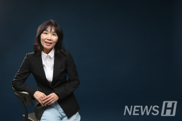 Professor Yoon Sunny: Conveying a New Perspective on K-Pop and the ...